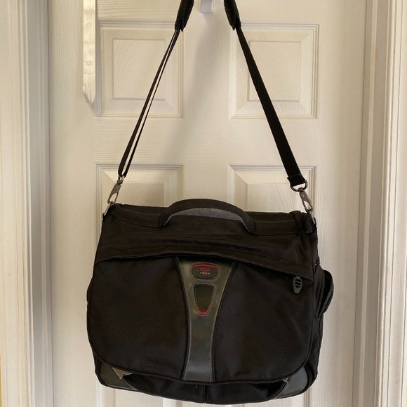 Tumi | Bags | Tumi T Tech Messanger Laptop Bag Briefcase Black | Poshmark